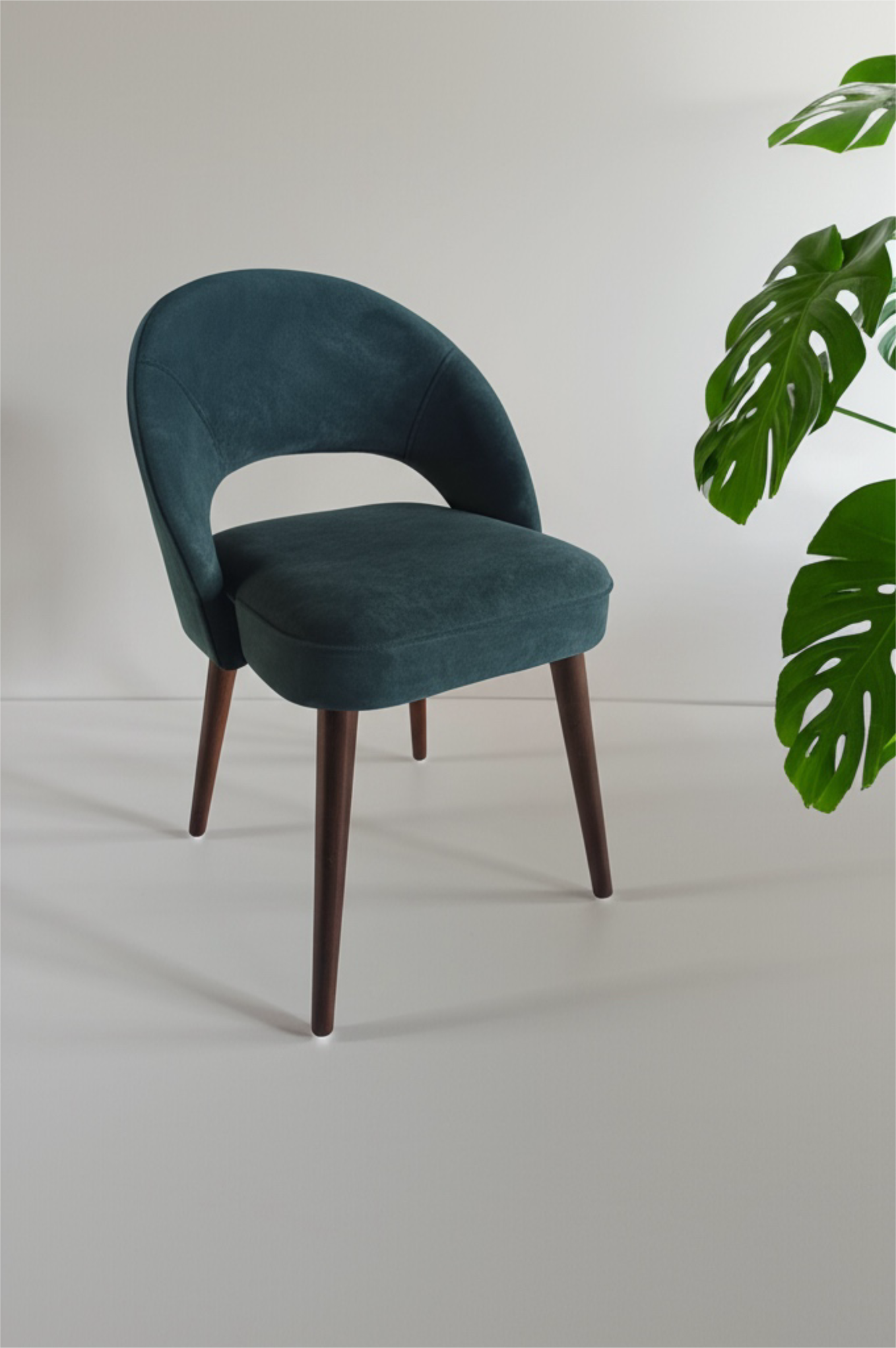 Стул обеденный для кафе, гостиной Цвет ткани: лесной (зеленый), Цвет ножек: коричневый, Качественная мебель