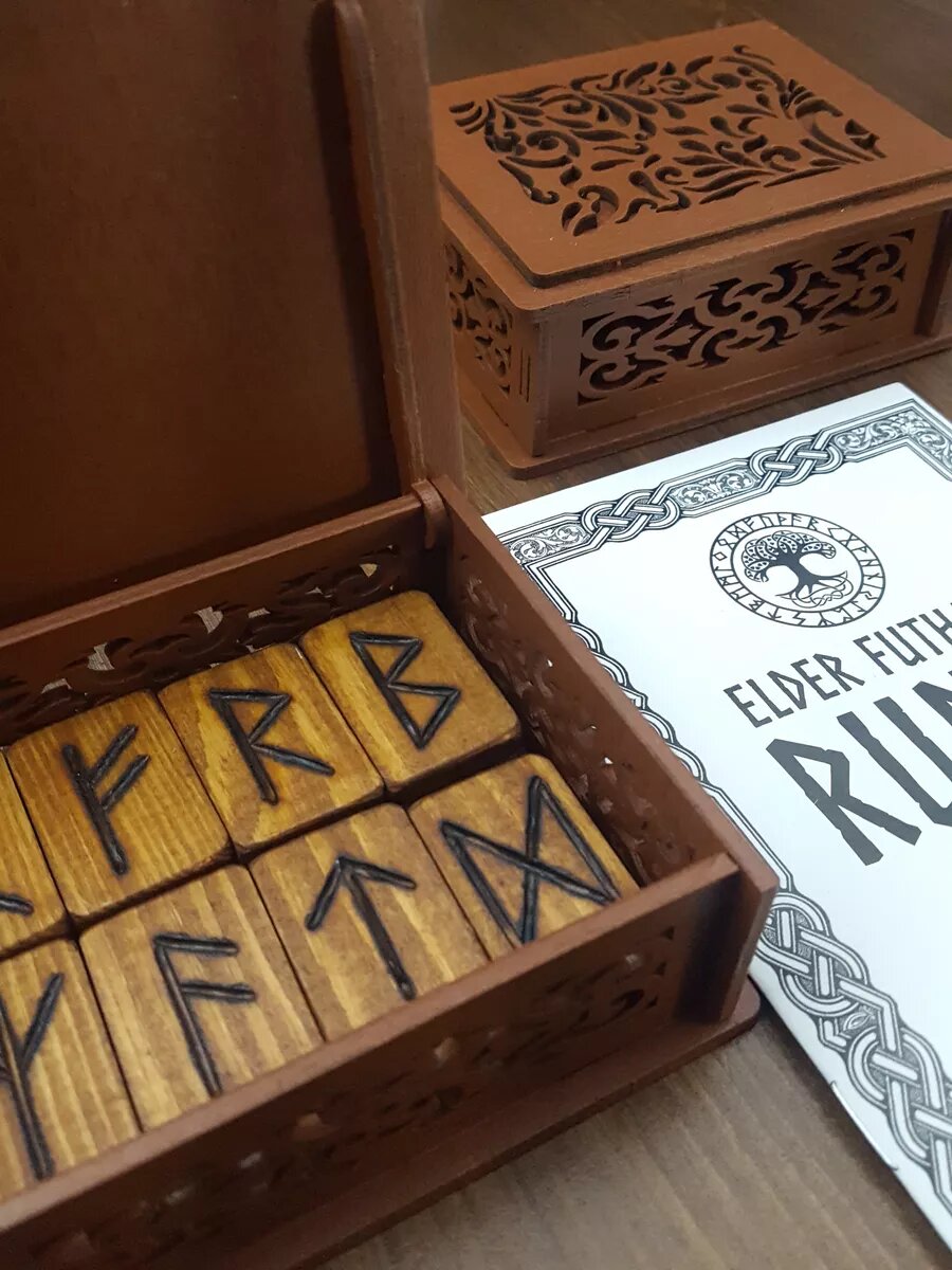 Руны скандинавские для гадания "Лисий Футарк" box & bag