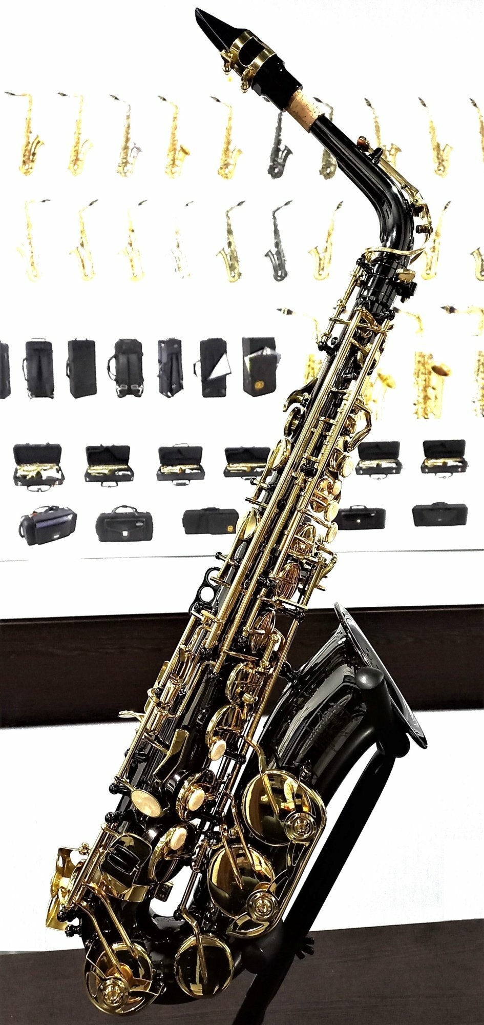 Саксофон Альт D.Krenz 762 Black Nickel Body Gold Keys