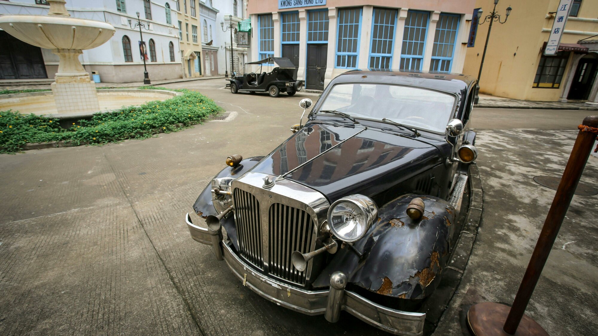 Картина на холсте 60x110 LinxOne "Автомобиль, интерьер для дома / декор на стену / дизайн