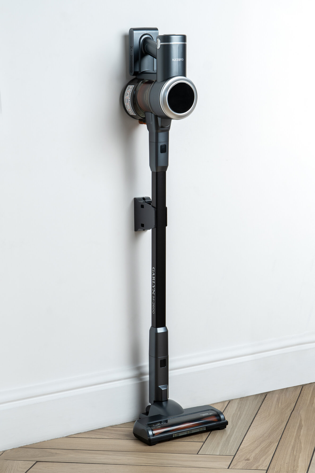 Пылесос GARLYN M-2600, вертикальная парковка, без мешка, 300 Вт