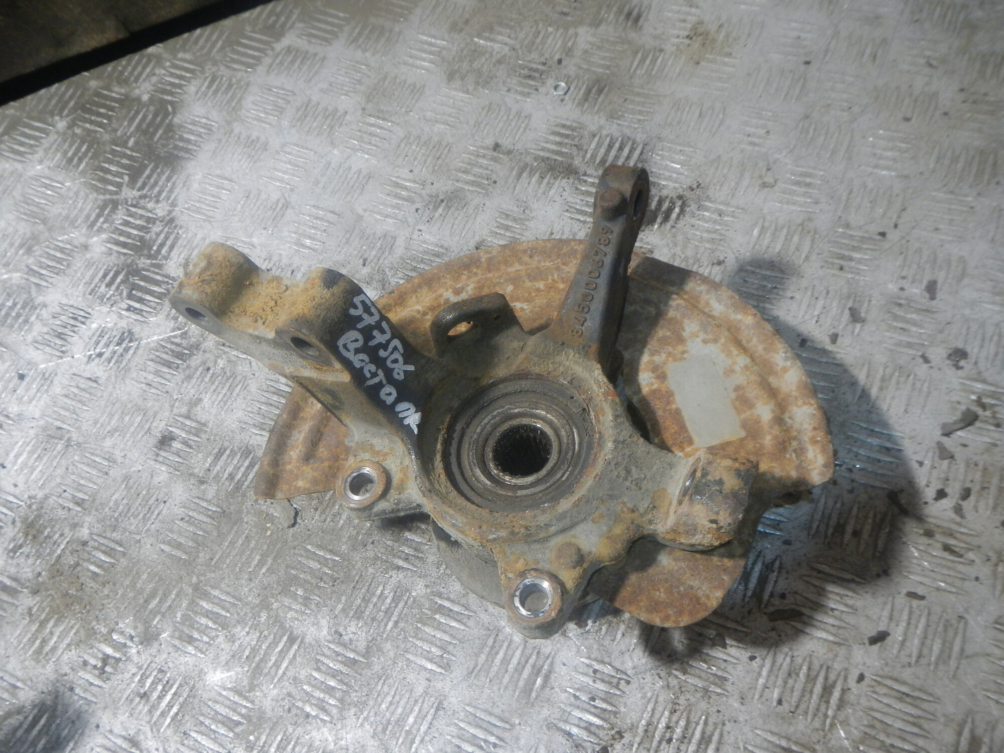 Б/У Кулак поворотный передний правый, ВАЗ (VAZ)-LADA VESTA (веста) LADA VESTA (Веста) Коррозия. 577506 LADA арт. 8450006789