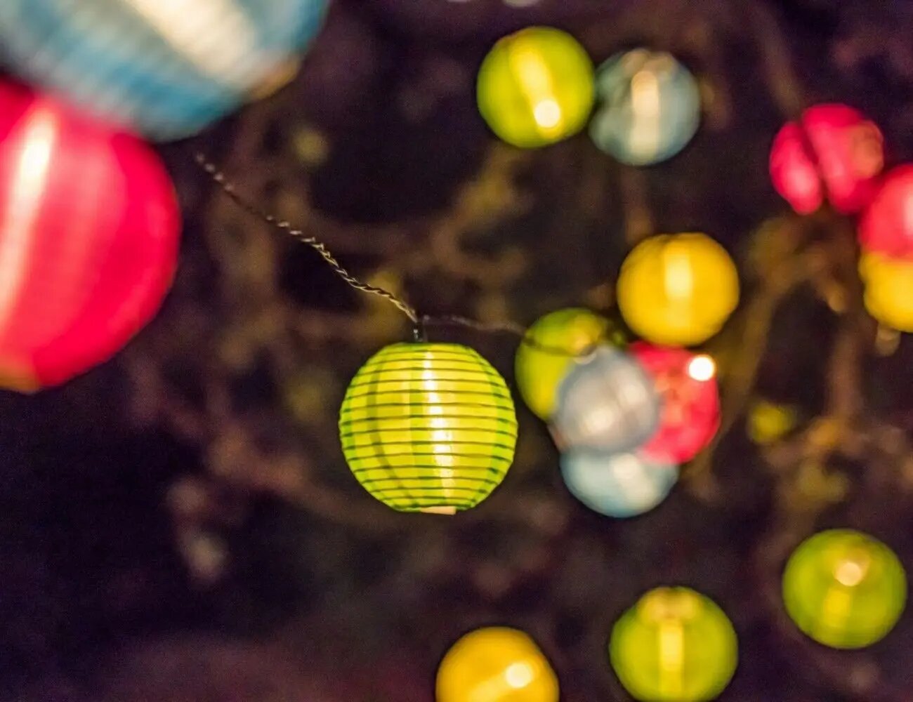 Светодиодная гирлянда китайские фонарики, 20 тёплых белых LED-огней, 9.5+5 м, чёрный провод, уличная, Kaemingk (Lumineo)