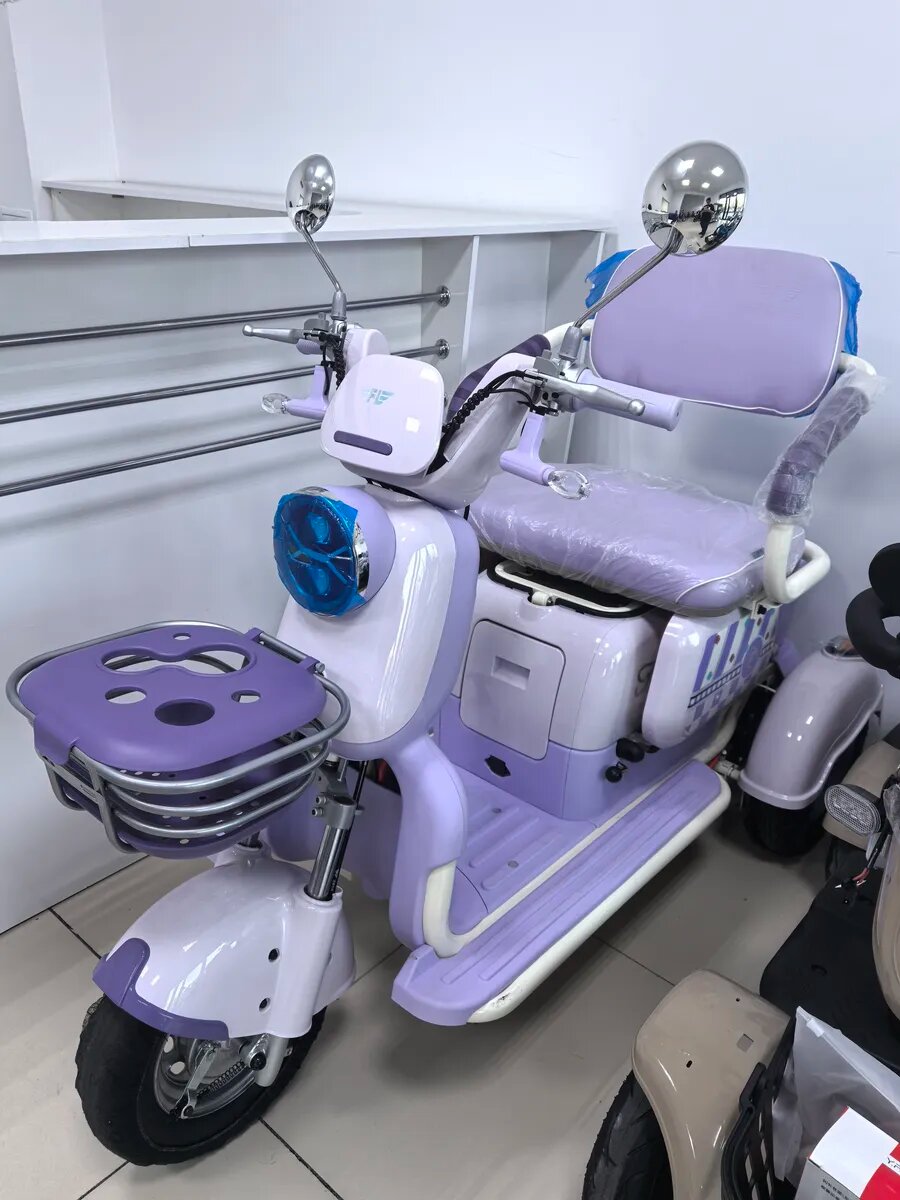 Электроскутер взрослый трехколесный с сиденьем