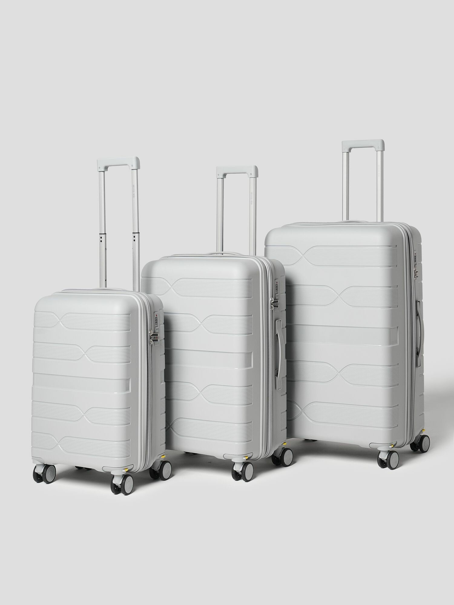 Комплект чемоданов 