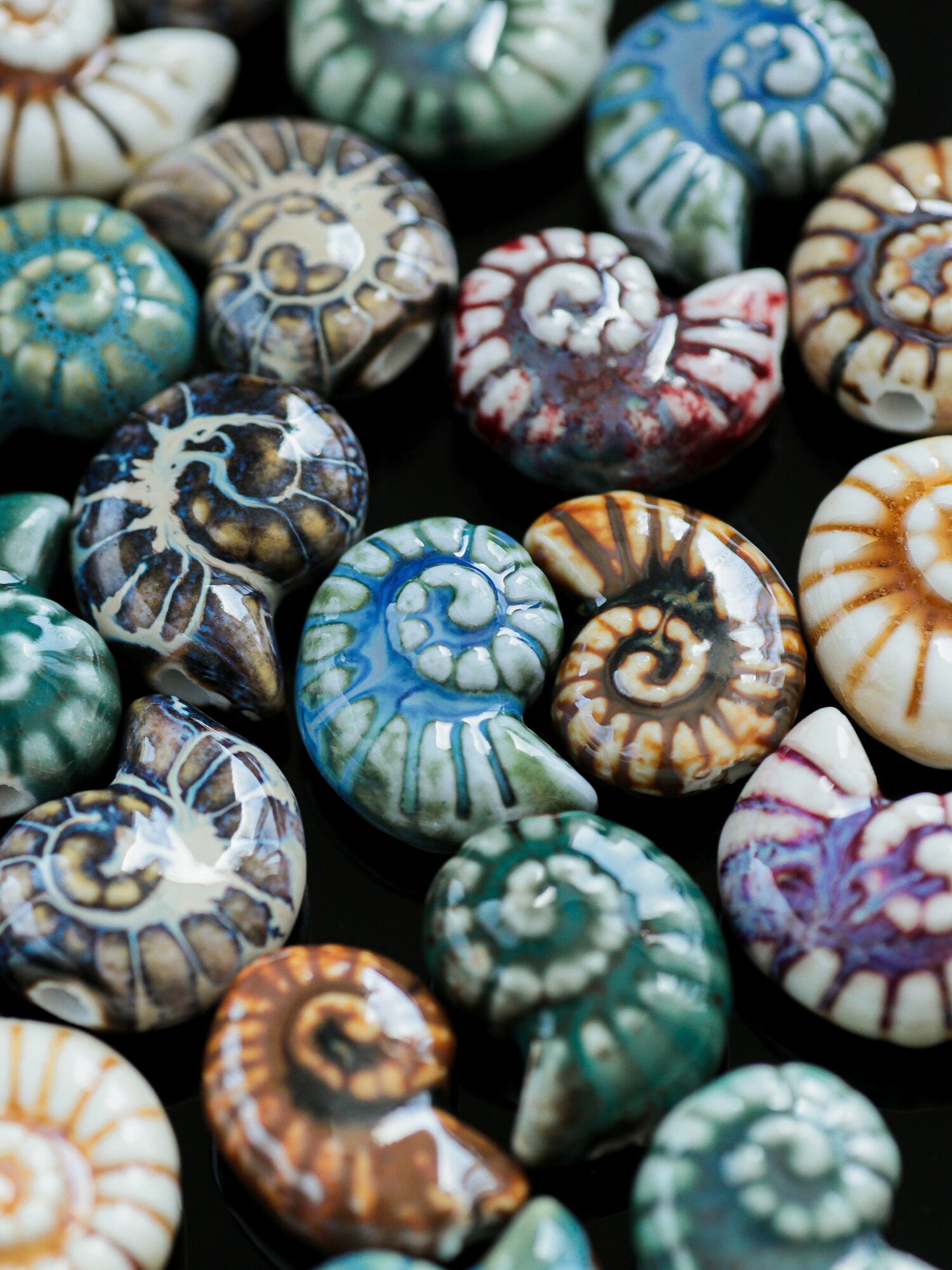 Бусины керамические ракушка 4 шт, 20-21x16-17x9-10.5 мм, разные цвета в упаковке