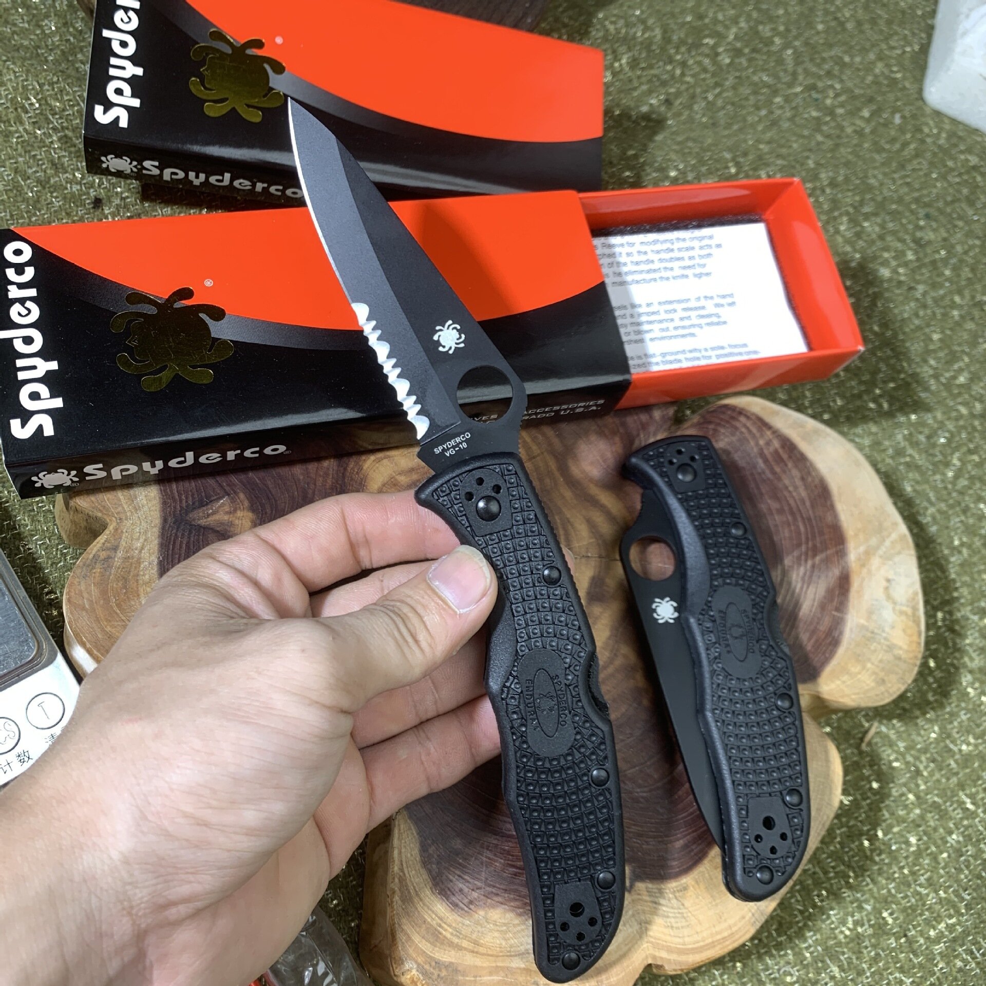 Нож складной туристический Spyderco Эндуро с серрейтор