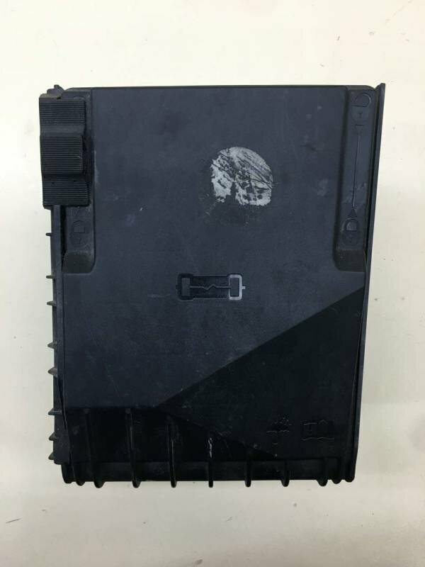 Блок предохранителей Volkswagen Tiguan 5N1 2007-2011