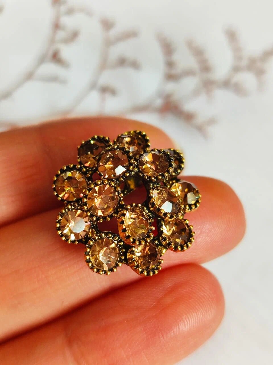 Брошь, стразы