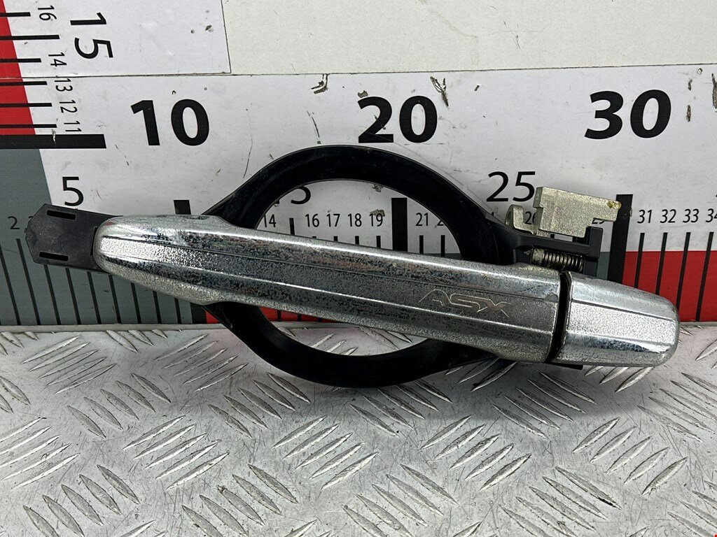 Ручка двери наружная задняя левая Mitsubishi ASX 5716A013WD арт. 2259320