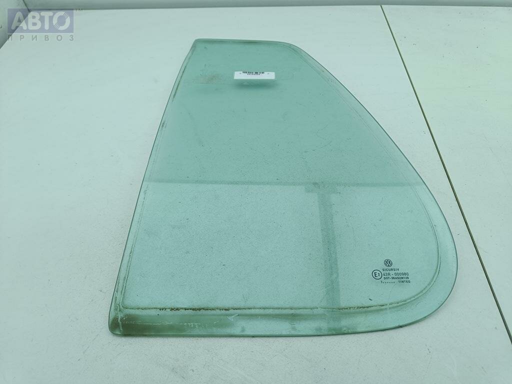 Стекло форточки двери задней левой Volkswagen Golf-4