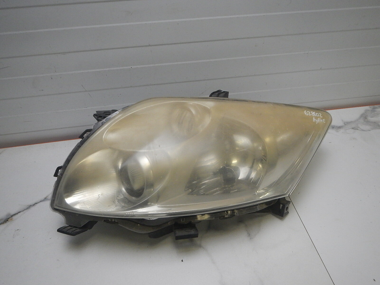 Б/У Фара левая, Toyota (Тойота)-AURIS (06-13) TOYOTA AURIS (06-13) -10 галоген Царапины, Сломано крепление, желтое стекло...