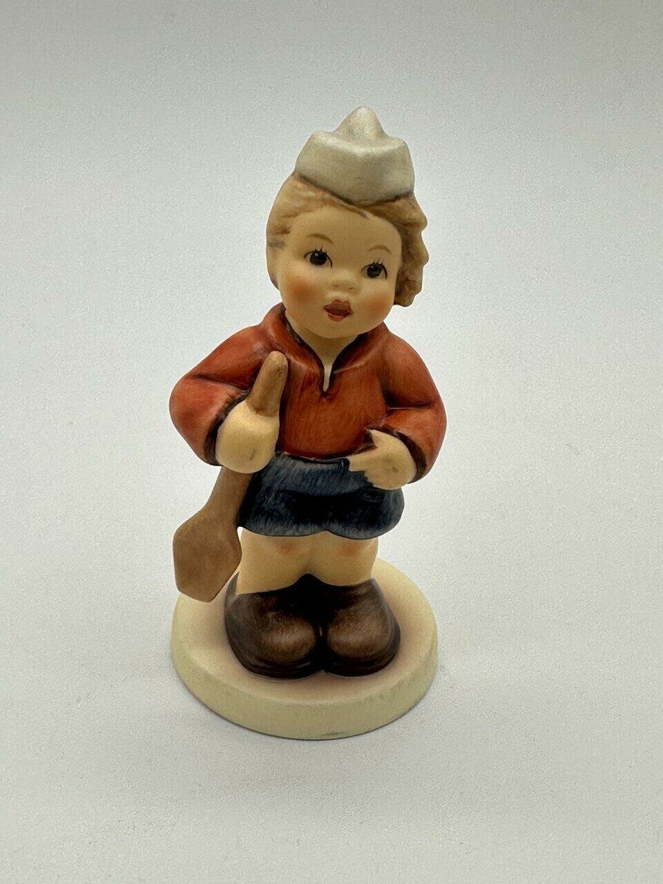 Статуэтка фарфор Hummel Goebel поварёнок винтаж