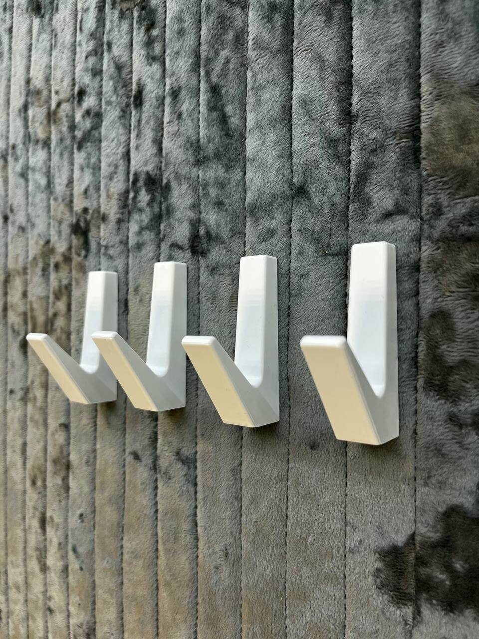 Крючок Мебельно "Галочка", настенный, ABS-пластик, скрытый крепеж, 4 шт, белый