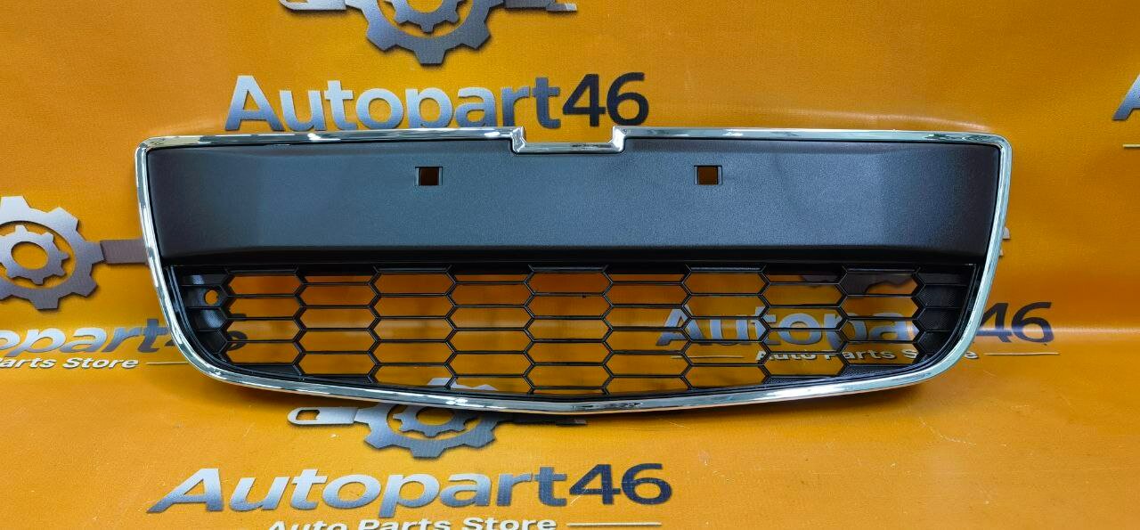 Нижняя решетка радиатора Шевроле Авео Т300 CHEVROLET AVEO 11-15
