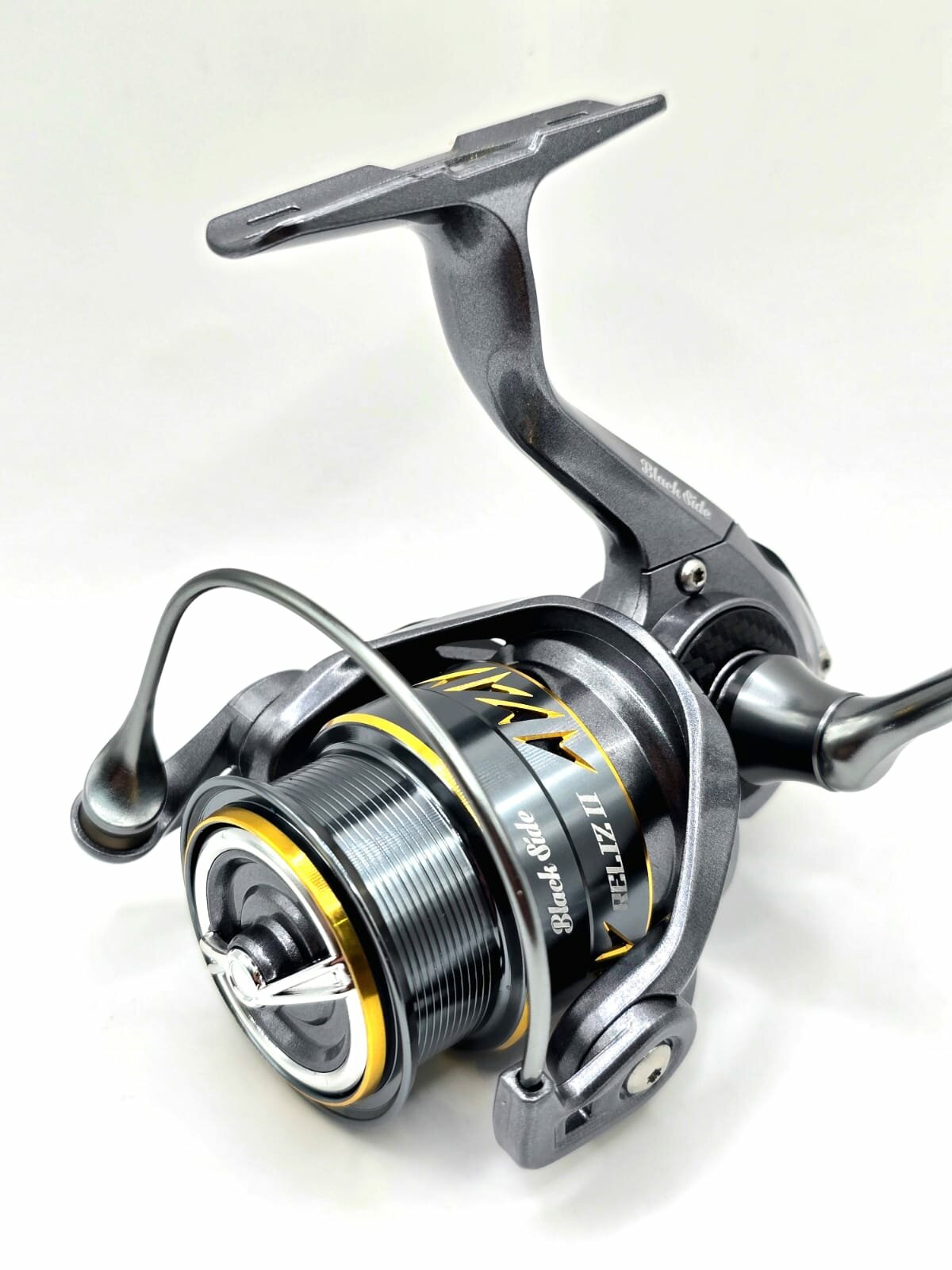 Катушка Black Side "RELIZ 2" NANO 1000S, вес 136гр, подшипников 6+1, передаточное число 5.2:1, фрикцион 3кг.