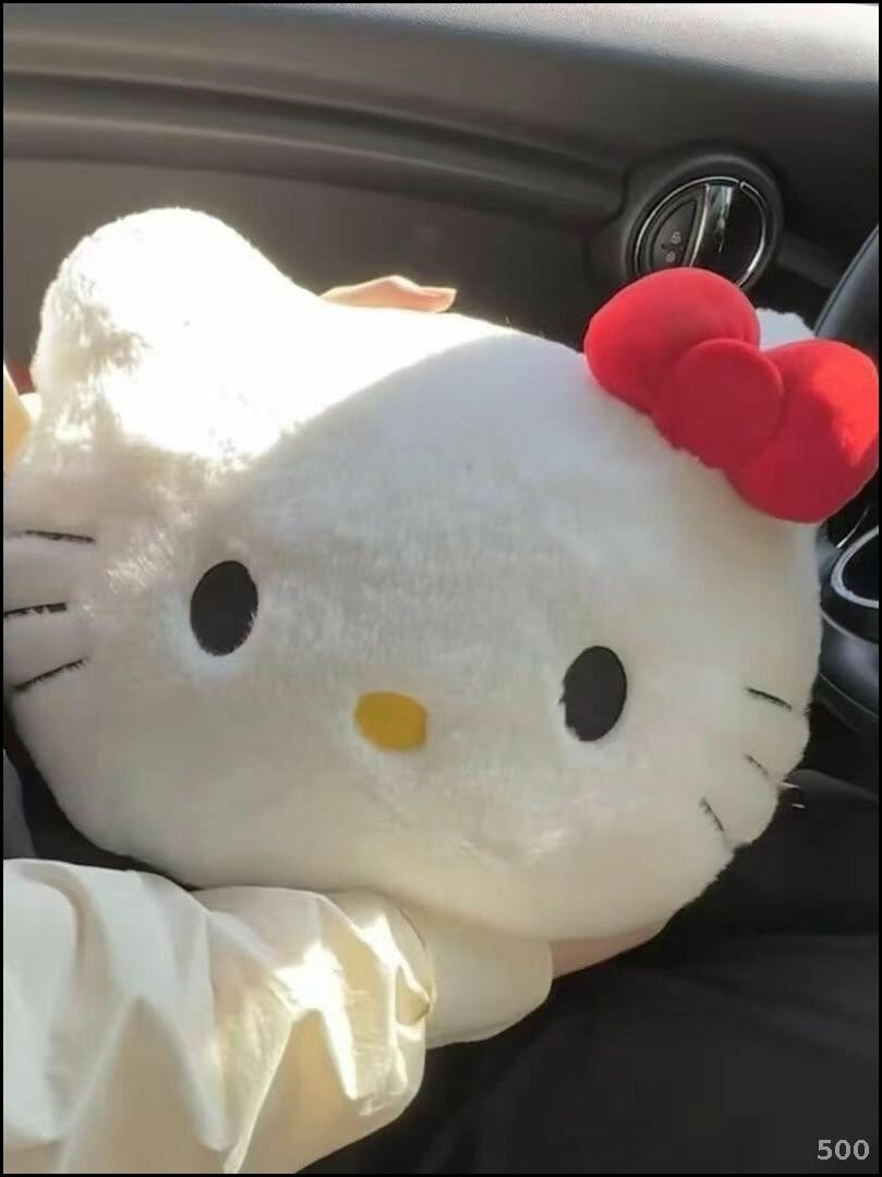 Эксклюзивная подушка Hello Kitty для комфортного отдыха в машине и кровати