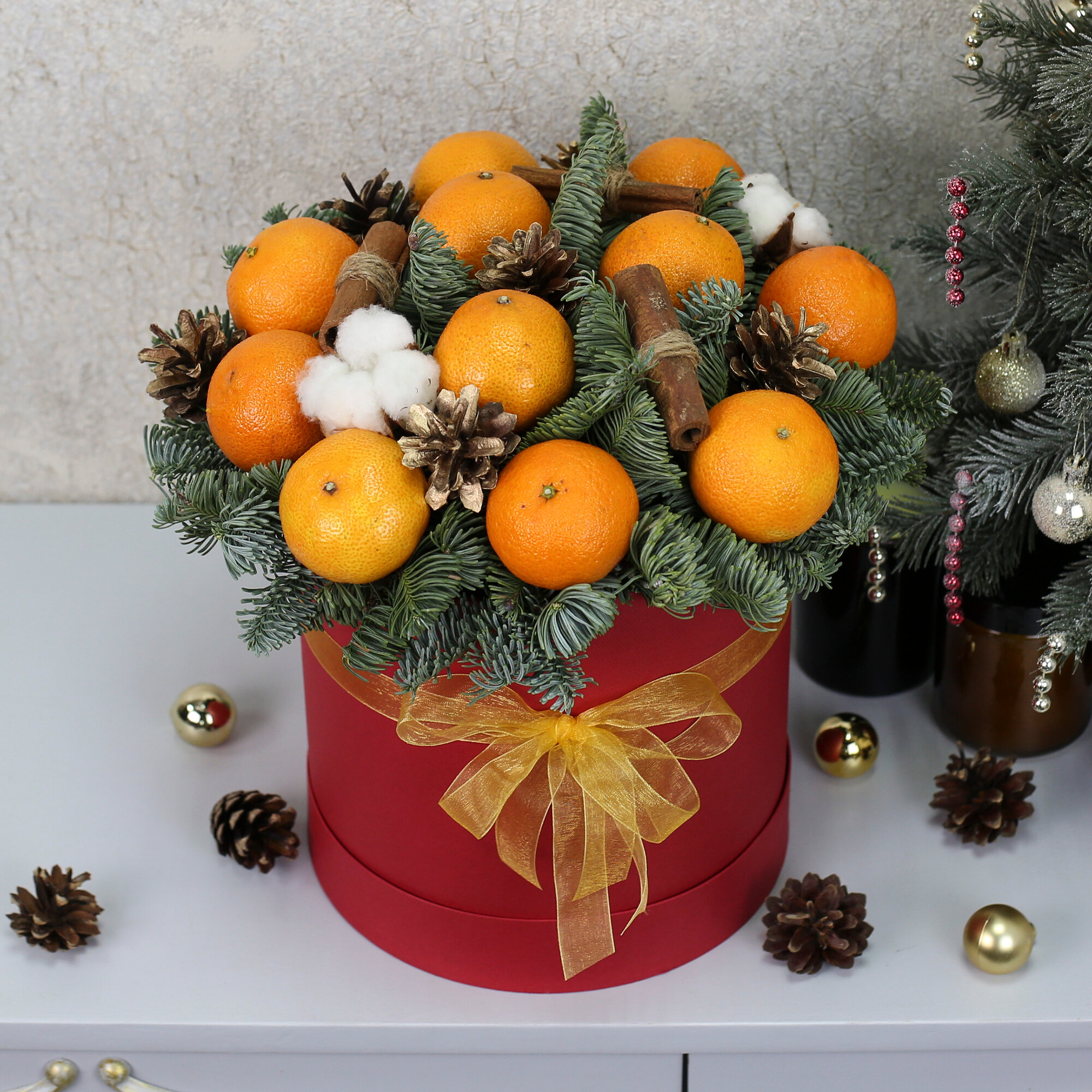 Новогодняя композиция в коробке с мандаринами и нобилисом «Глинтвейн»