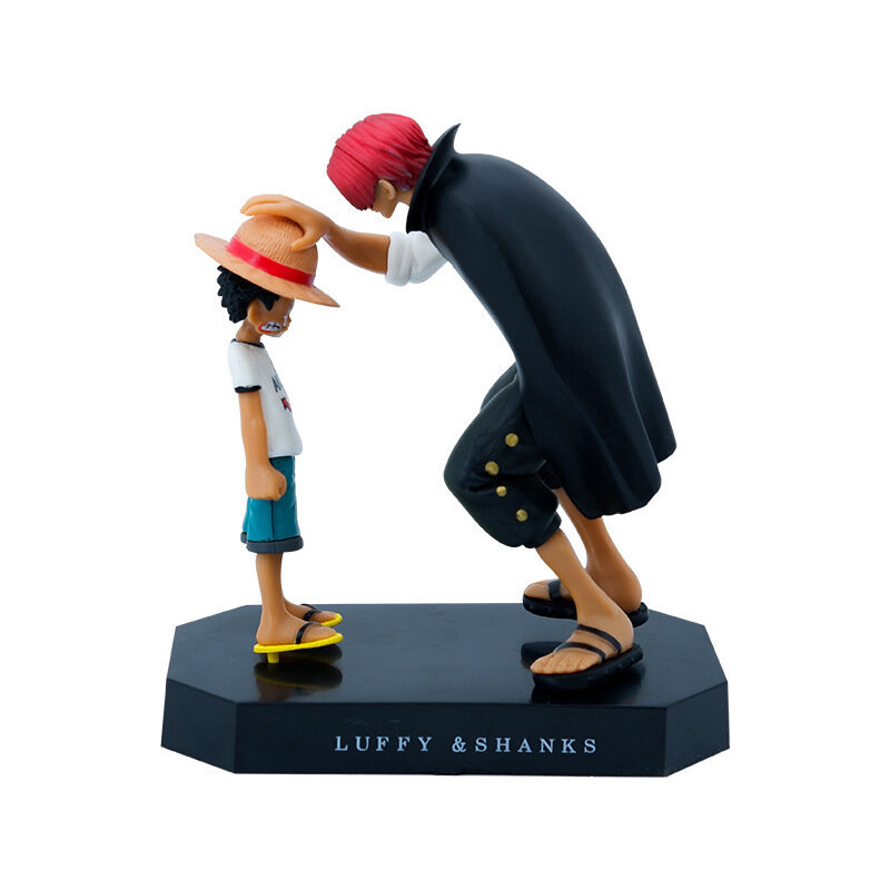 Товары по One Piece: фигурки Луффи в соломенной шляпе, Шэнкса с рыжими волосами, модели автомобилей, которые можно погладить по голове.