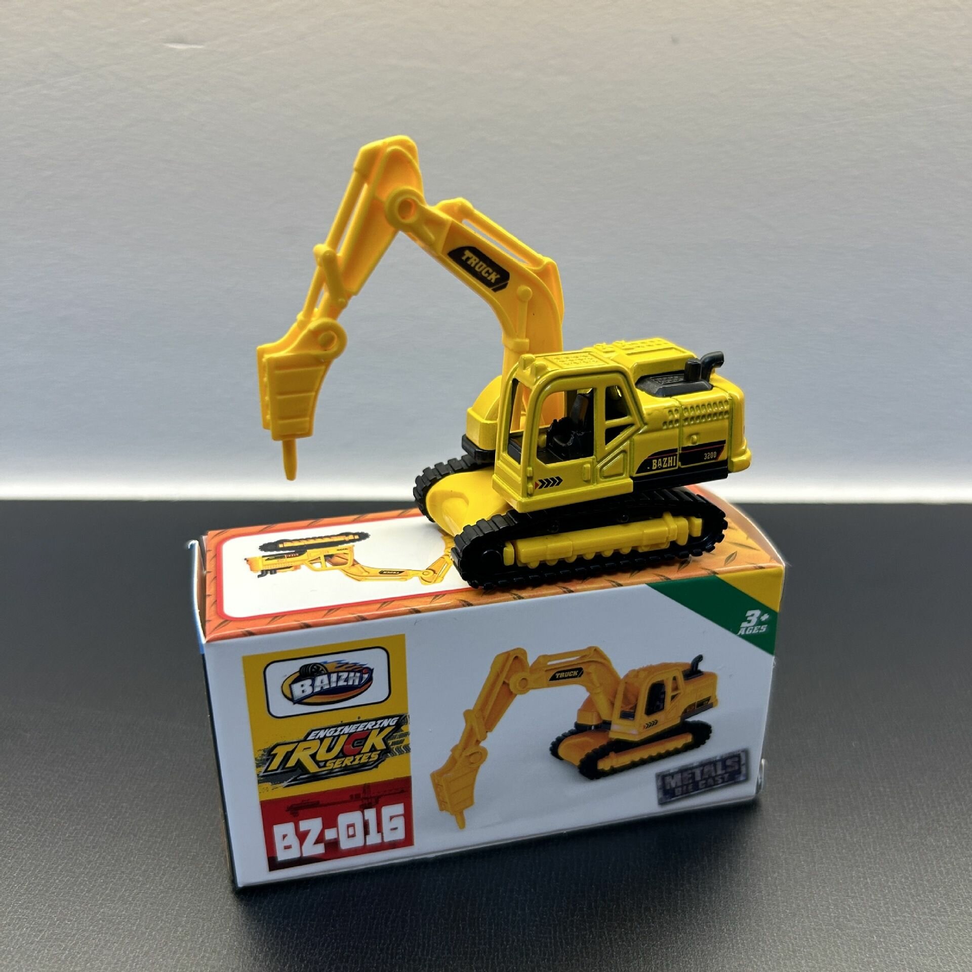 BAIZH 1:64, литой автомобиль строительной техники(Дробилка2)