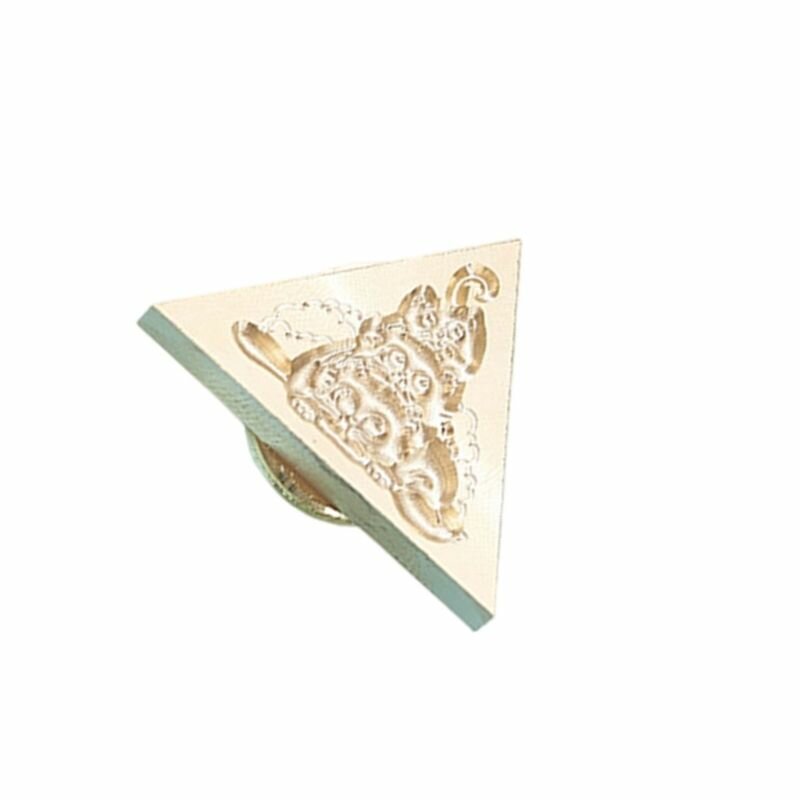 Симпатичный кот с огненной краской На голове Тюленя-Куча кошек