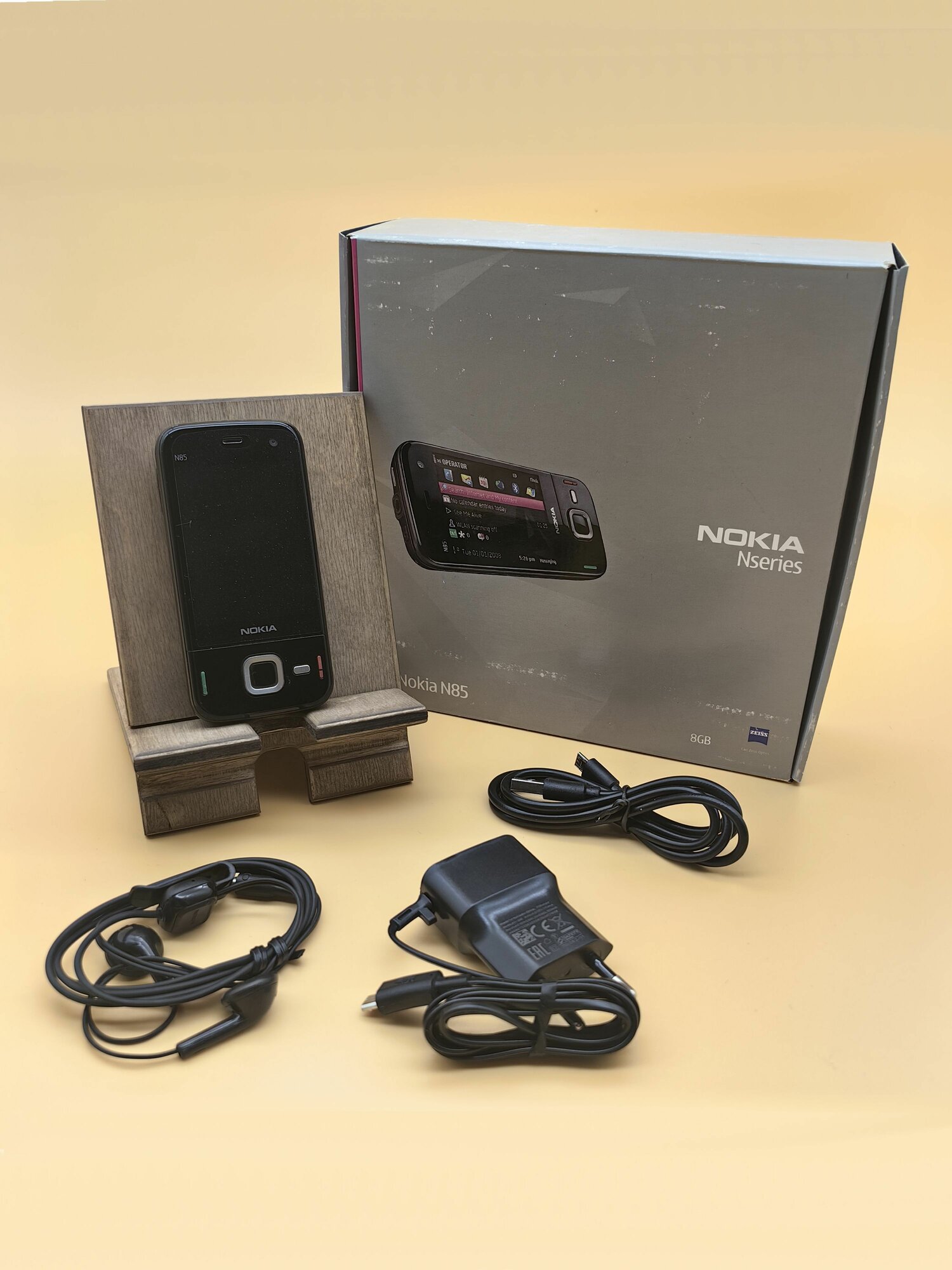 Мобильный раритетный кнопочный телефон слайдер Nokia N85, Черный