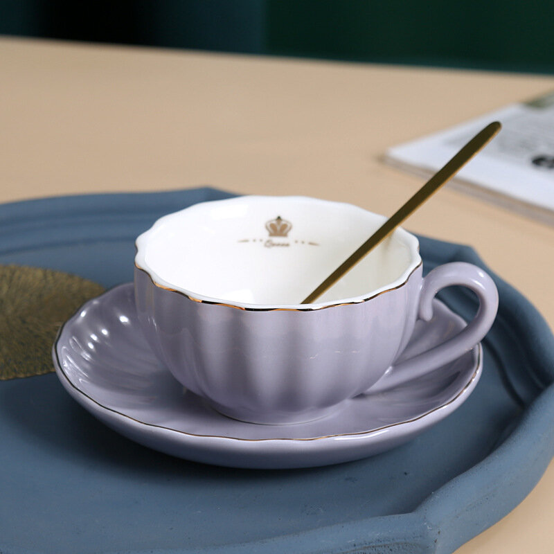 Европейская винтажная кофейная чашка и блюдце из низкокачественного фарфора в форме тыквы с золотой окантовкой, европейский керамический чайный набор, элитная чайная чашка.