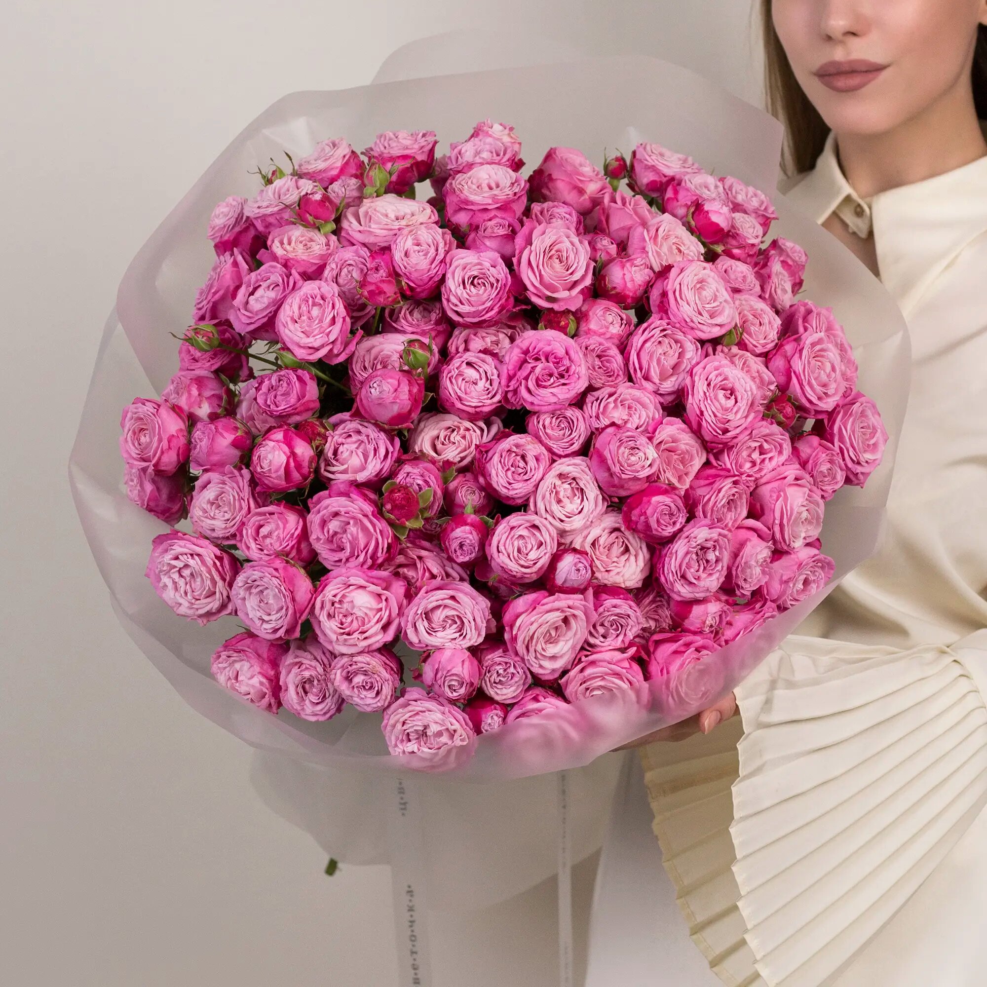 Букет из 25 розовых кустовых роз №2326