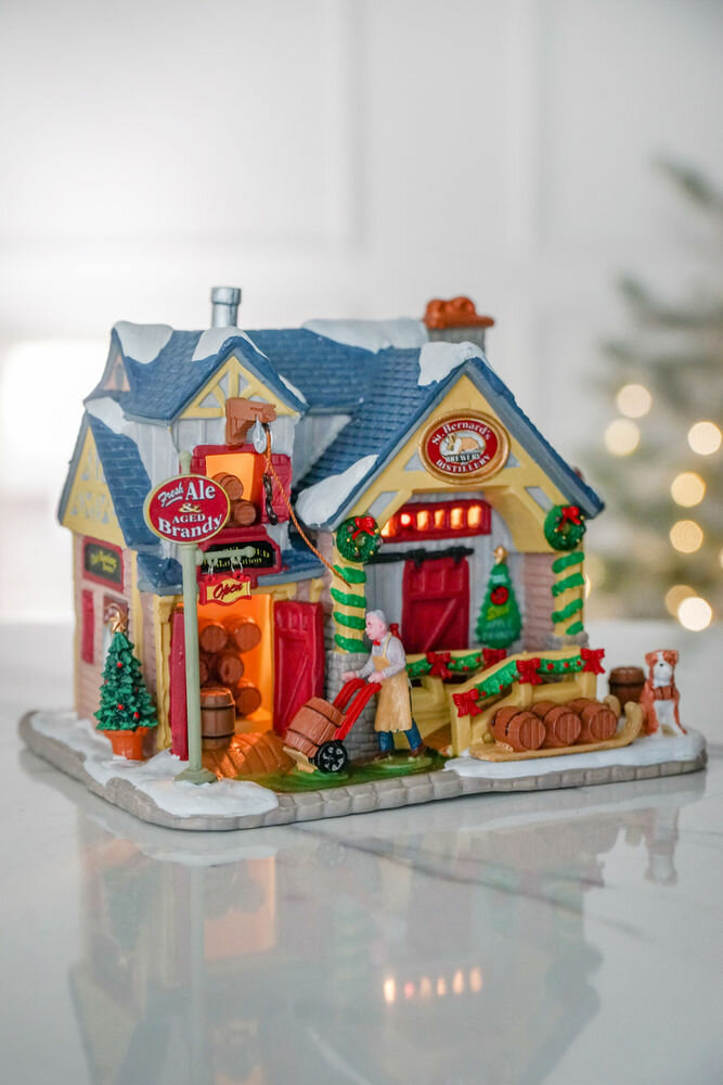 Пивоварня и ликёро-водочная фабрика св. Бернарда, керамика, свет, 18х15х14 см, LEMAX 45234-lemax