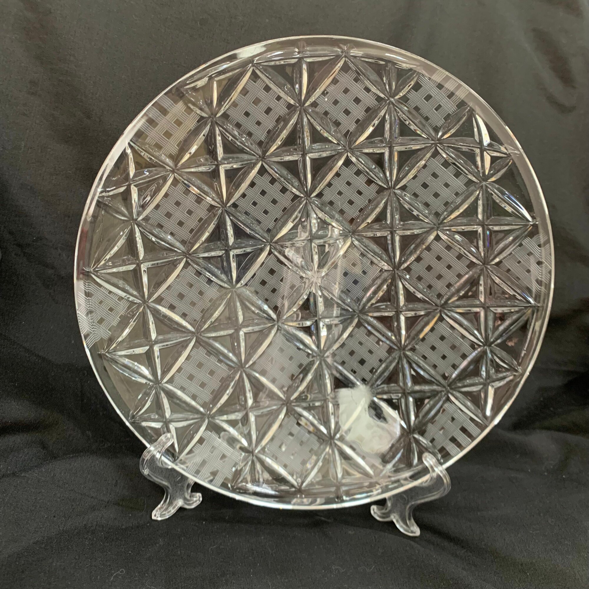 Круглое хрустальное блюдо