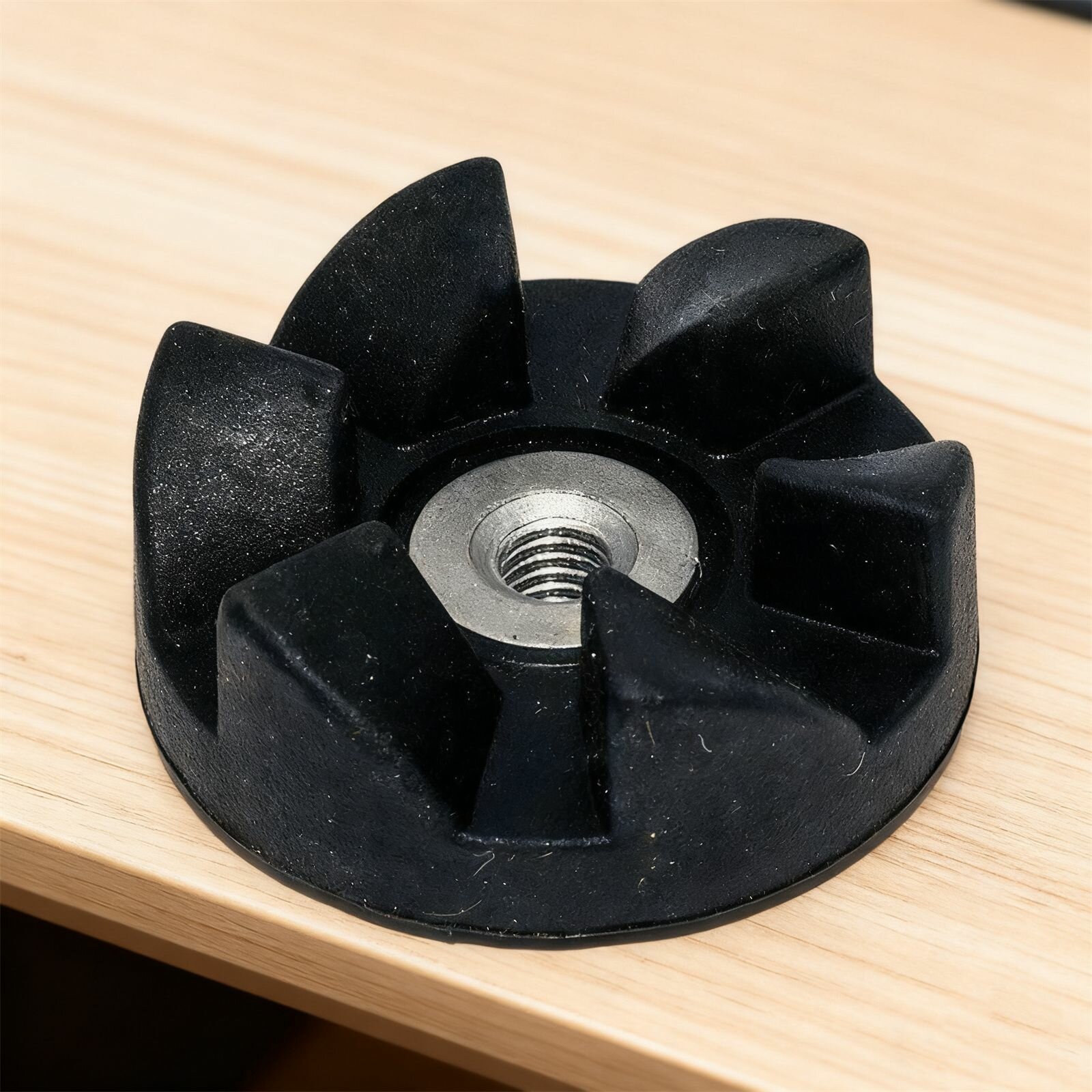 Запчасти для блендера: шестерня привода и нож