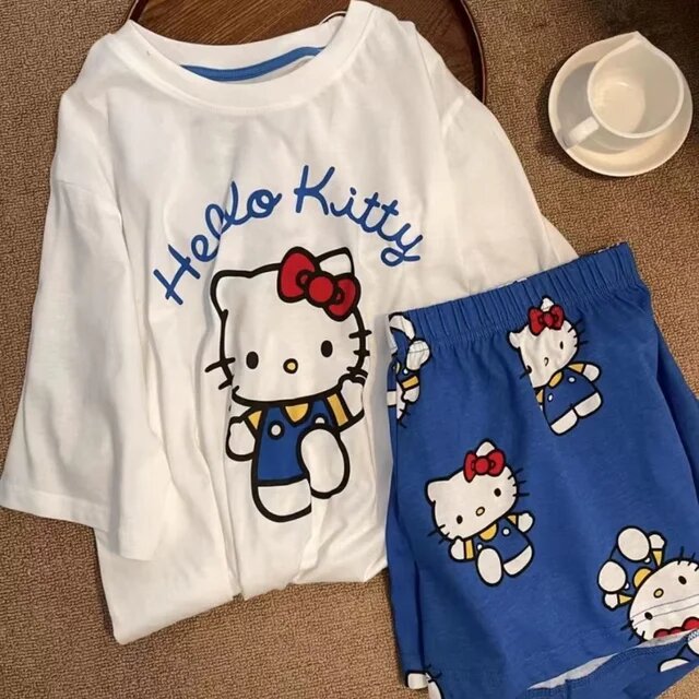 Комплект для отдыха для женщин: белая футболка и синие шорты в стиле аниме Sanrio Hello Kitty, мягкая и дышащая домашняя одежда. Размер: L (45-55 кг)