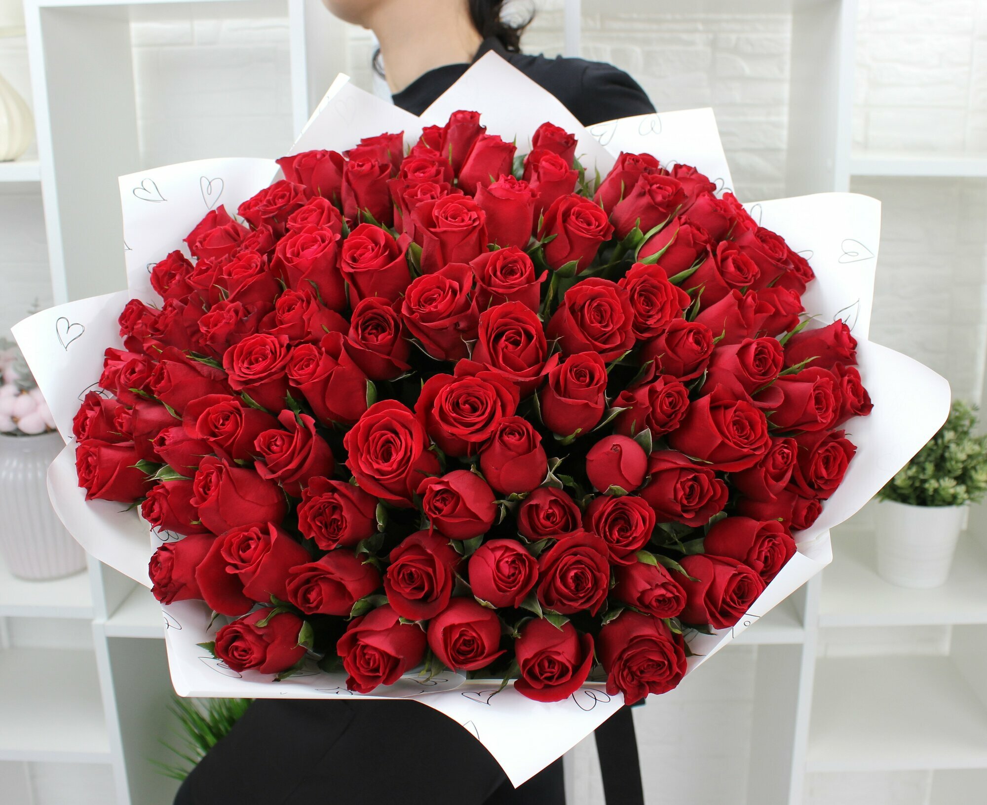 Монобукет THE FLOREAL красная роза 101 штука, высота 40 см, с бантом