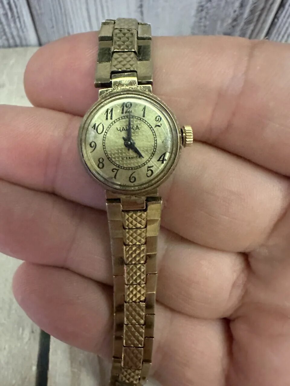 Часы наручные женские Чайка 17 камней механика винтажные