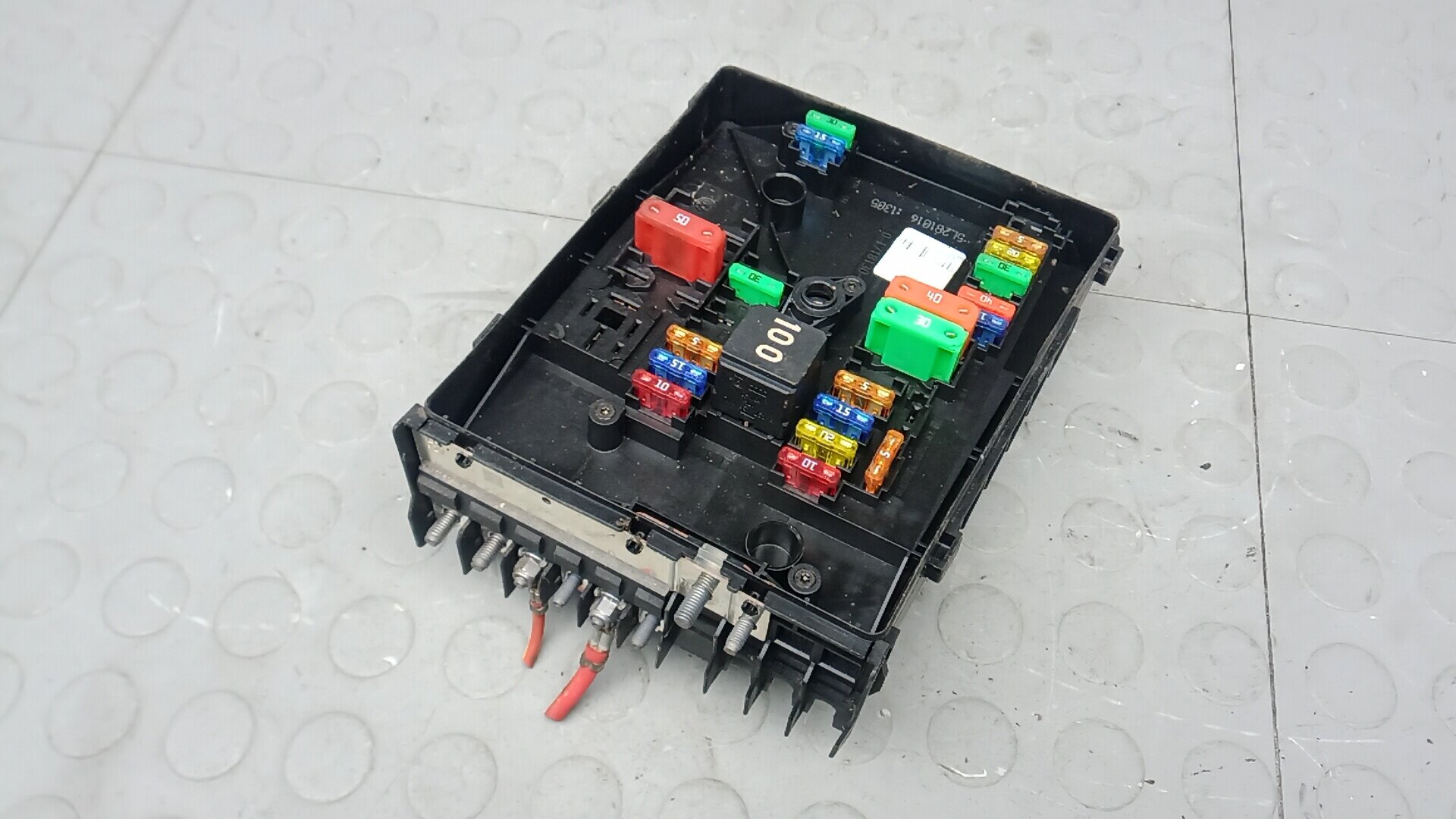 Блок предохранителей SKODA YETI 1