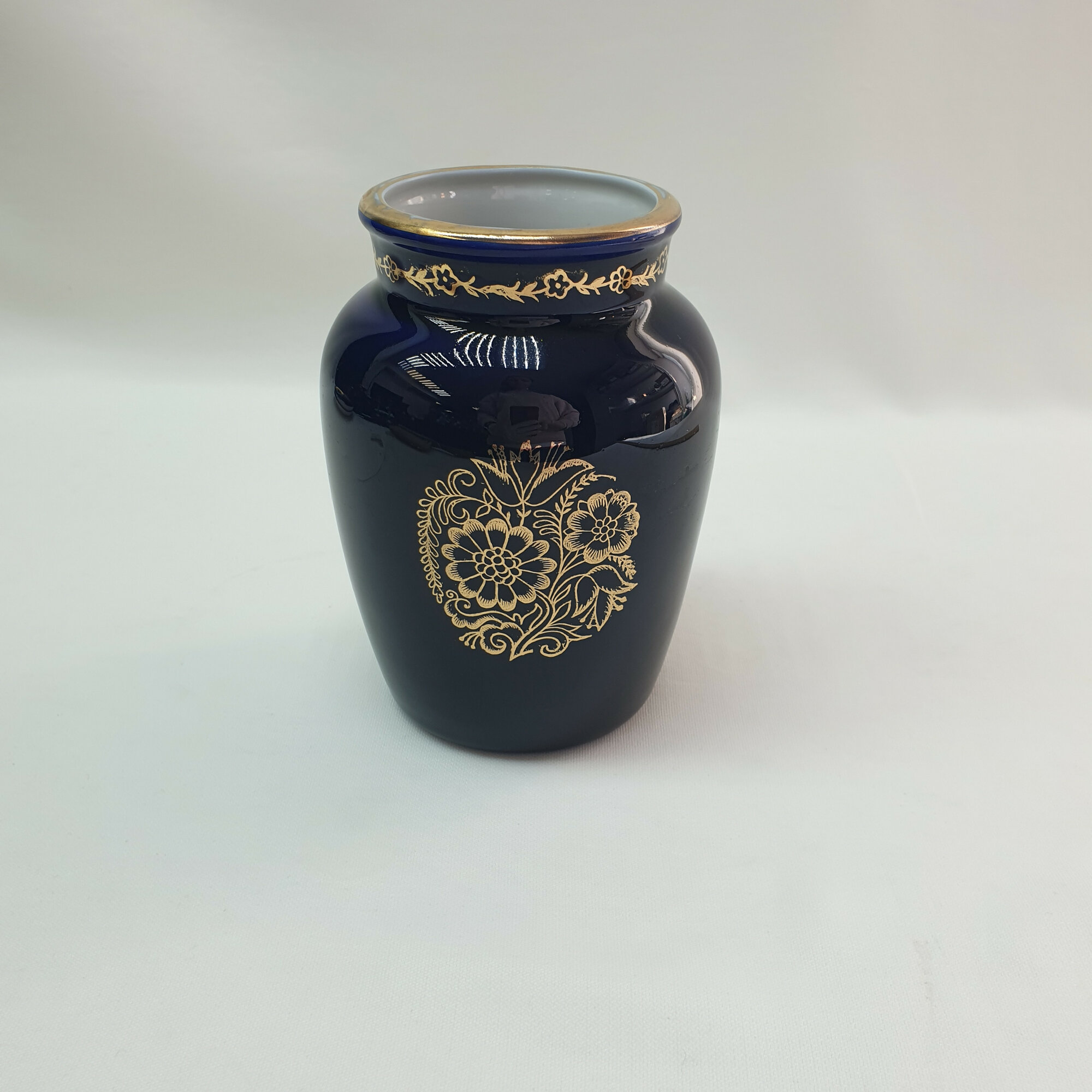 Винтажная ваза для цветов, ЛФЗ, фарфор, кобальтовое крытье, позолота, высота 15 см, СССР.