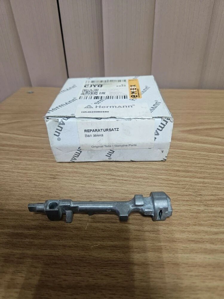 Вал корпуса замка зажигания TLC Prado 120 и Lexus GX470 45280-60560