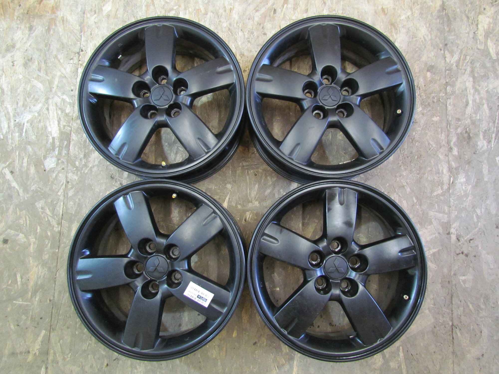 Комплект колесных дисков Mitsubishi R17 6.5J ET38 5*114.3 DIA67.1 (оригинал) 0021780