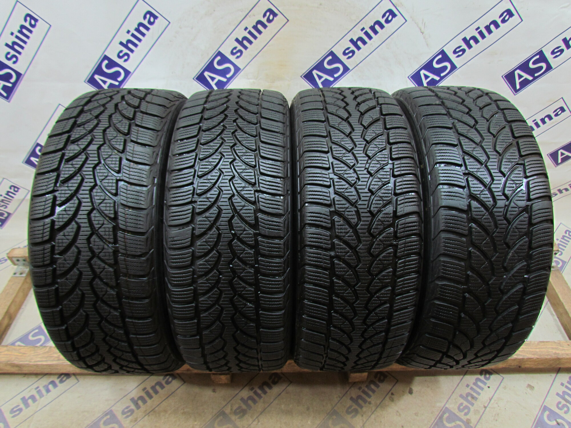 Bridgestone Blizzak LM-32 205 55 R16 зимние БУ шины 5-10% износ , артикул 0022377