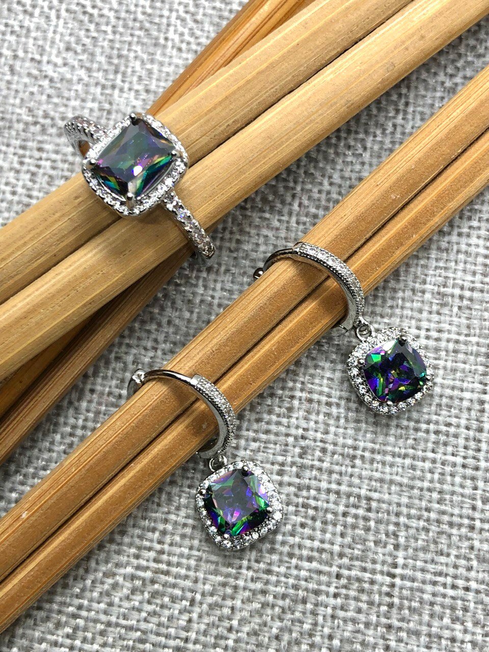 Комплект бижутерии: кольцо, серьги, стекло