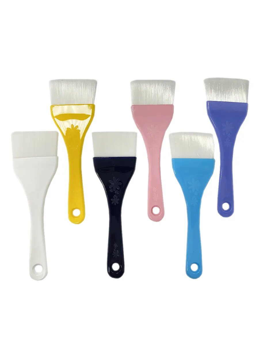 Косметическая кисть пластиковая