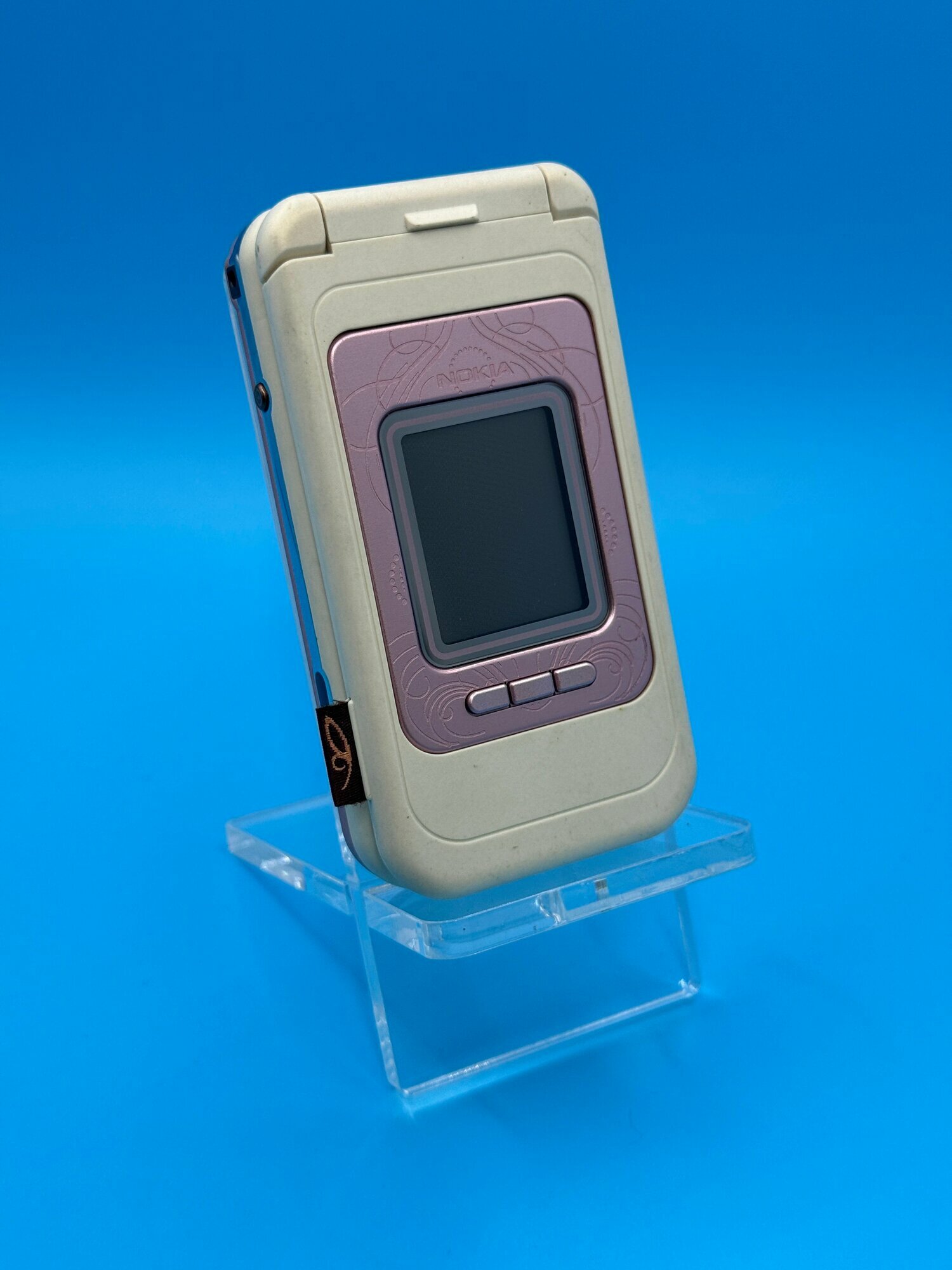 Мобильный телефон Nokia 7390