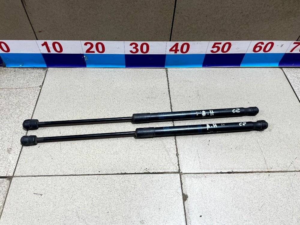 Амортизатор двери багажника Opel Astra H