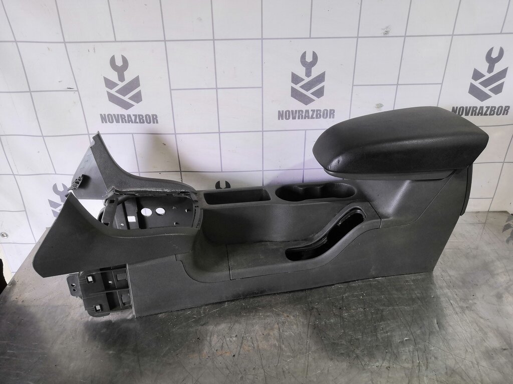 Подлокотник Ford Focus 2 05-08