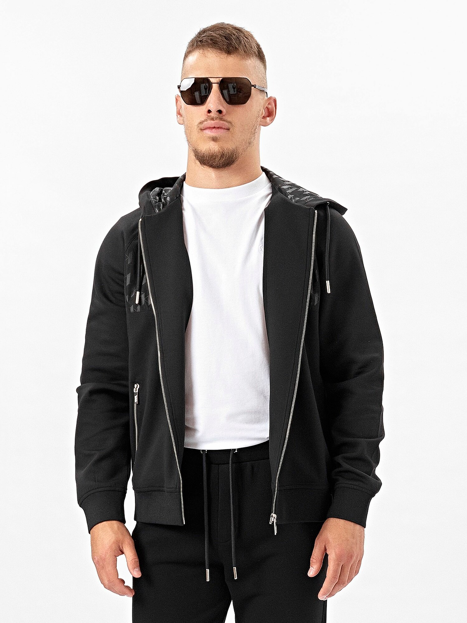 Куртка спортивная