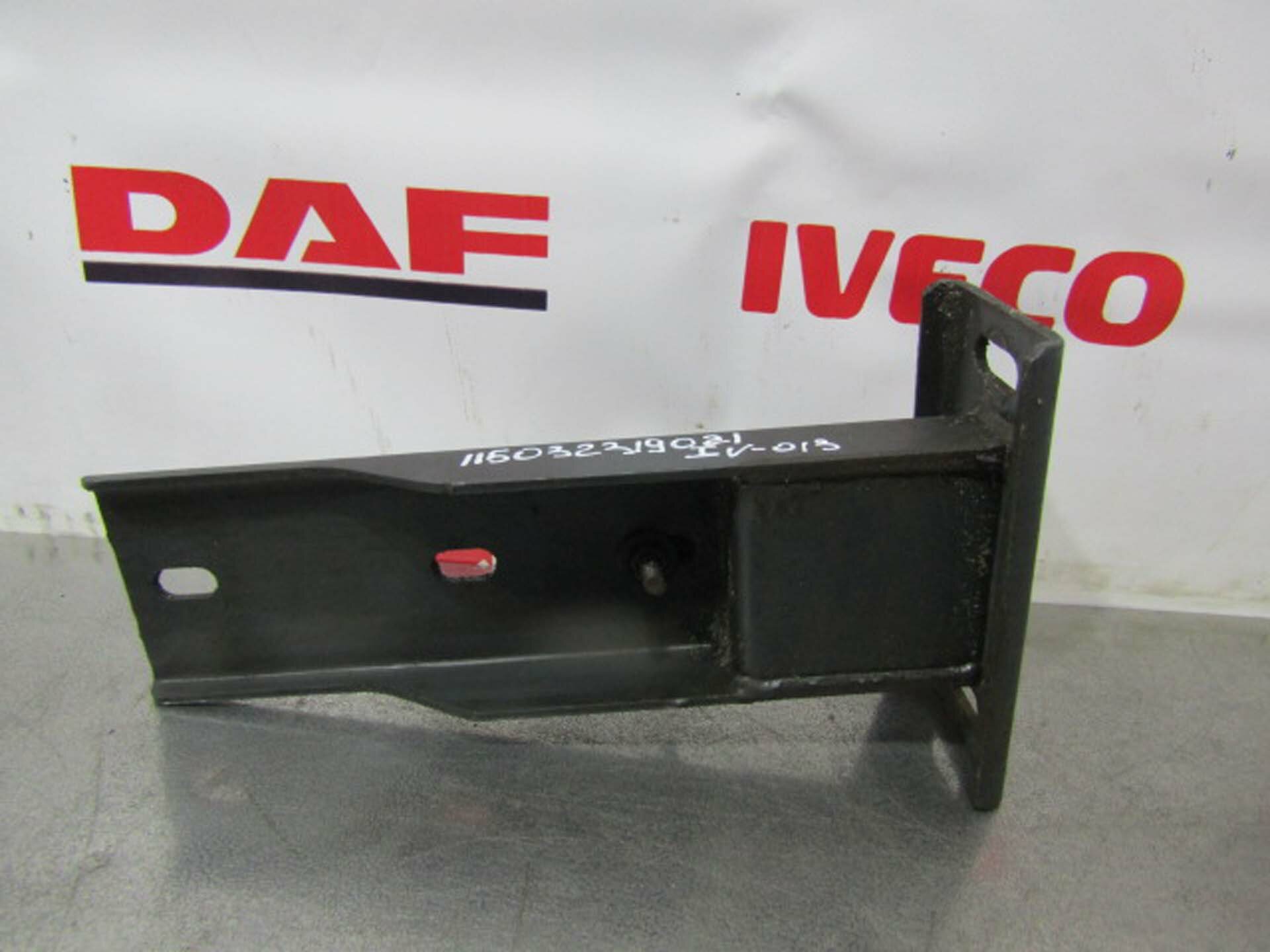 Кронштейн усилителя бампера Iveco Stralis