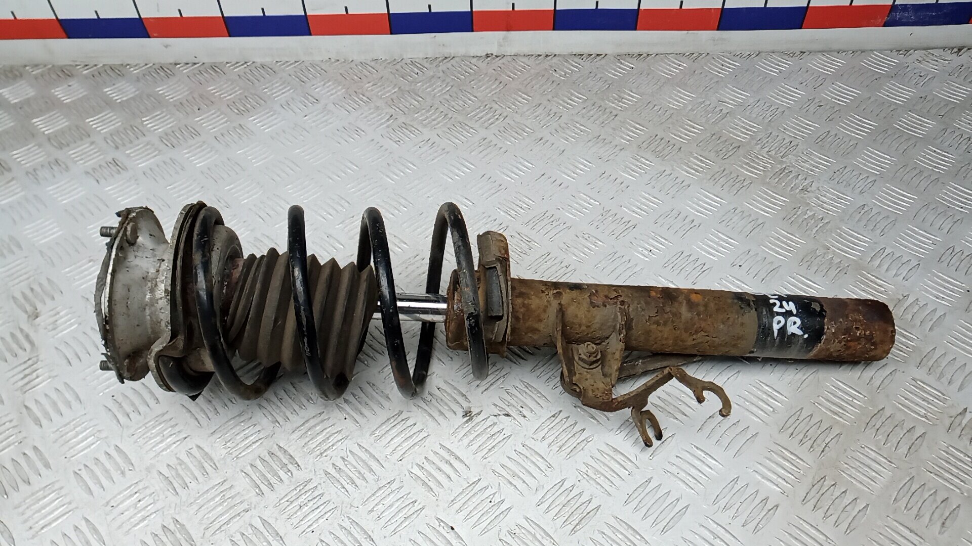 Стойка передняя правая BMW 3 E90/E91