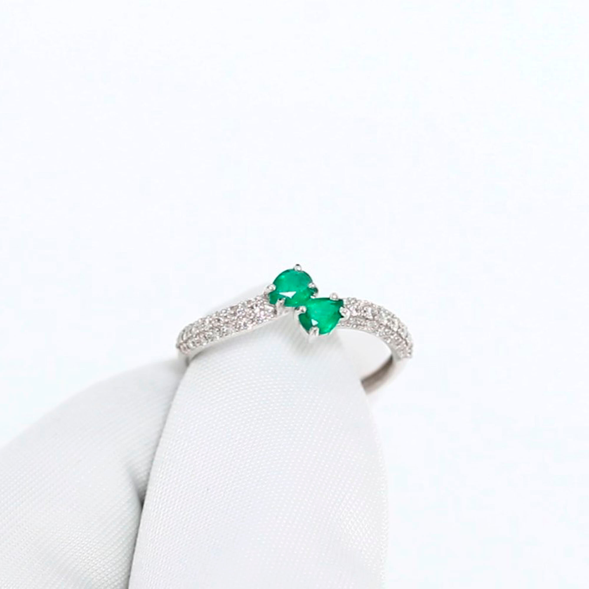 Кольцо, белое золото, 585 проба, изумруд, бриллиант