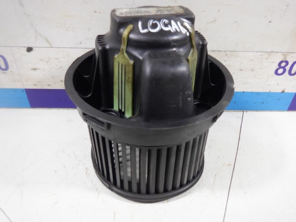 Моторчик отопителя Renault Logan