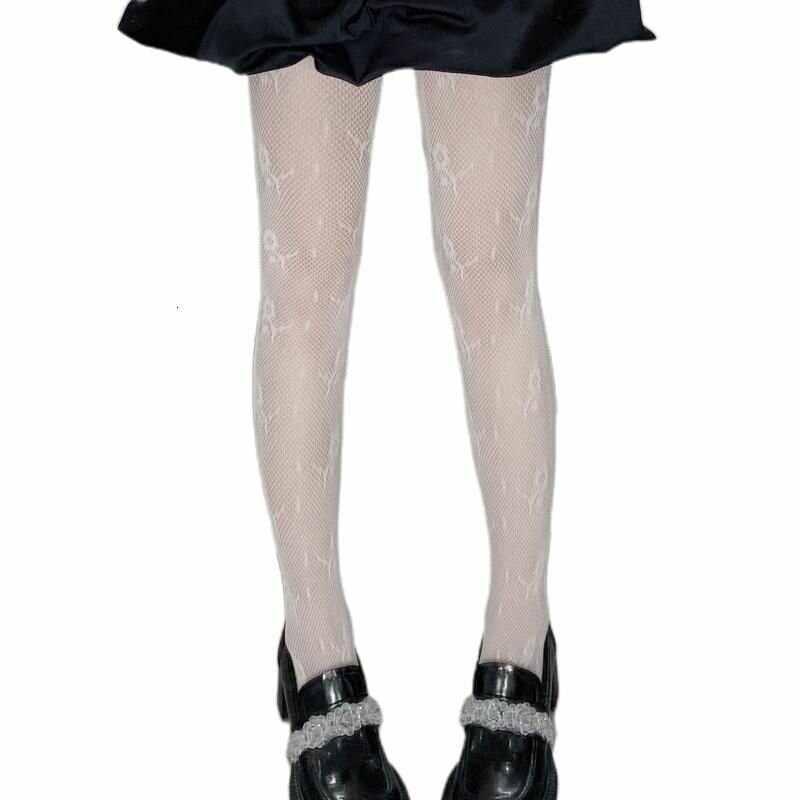 Темные колготки в сеточку с цветочным узором для горячей девушки-белый